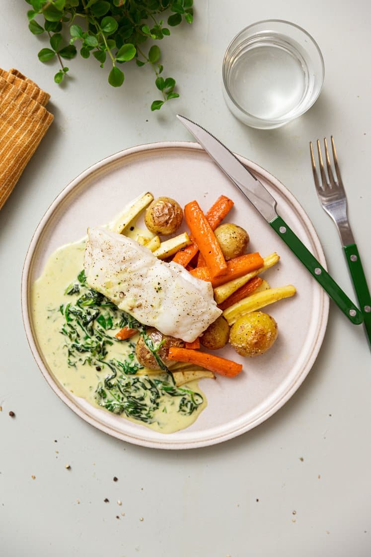 Ovnbagt fisk og rodfrugter - Opskrift - RetNemt